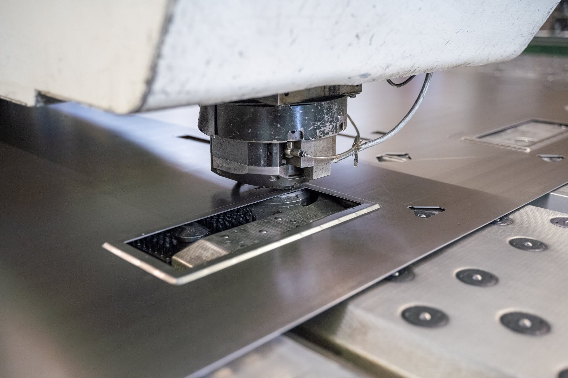 FAQ: CNC-Blechbearbeitung - Anton Lippert GmbH